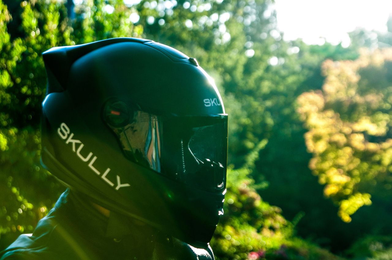 Skully P1 helmet pioneers navigation and rear view HUD with voice controls