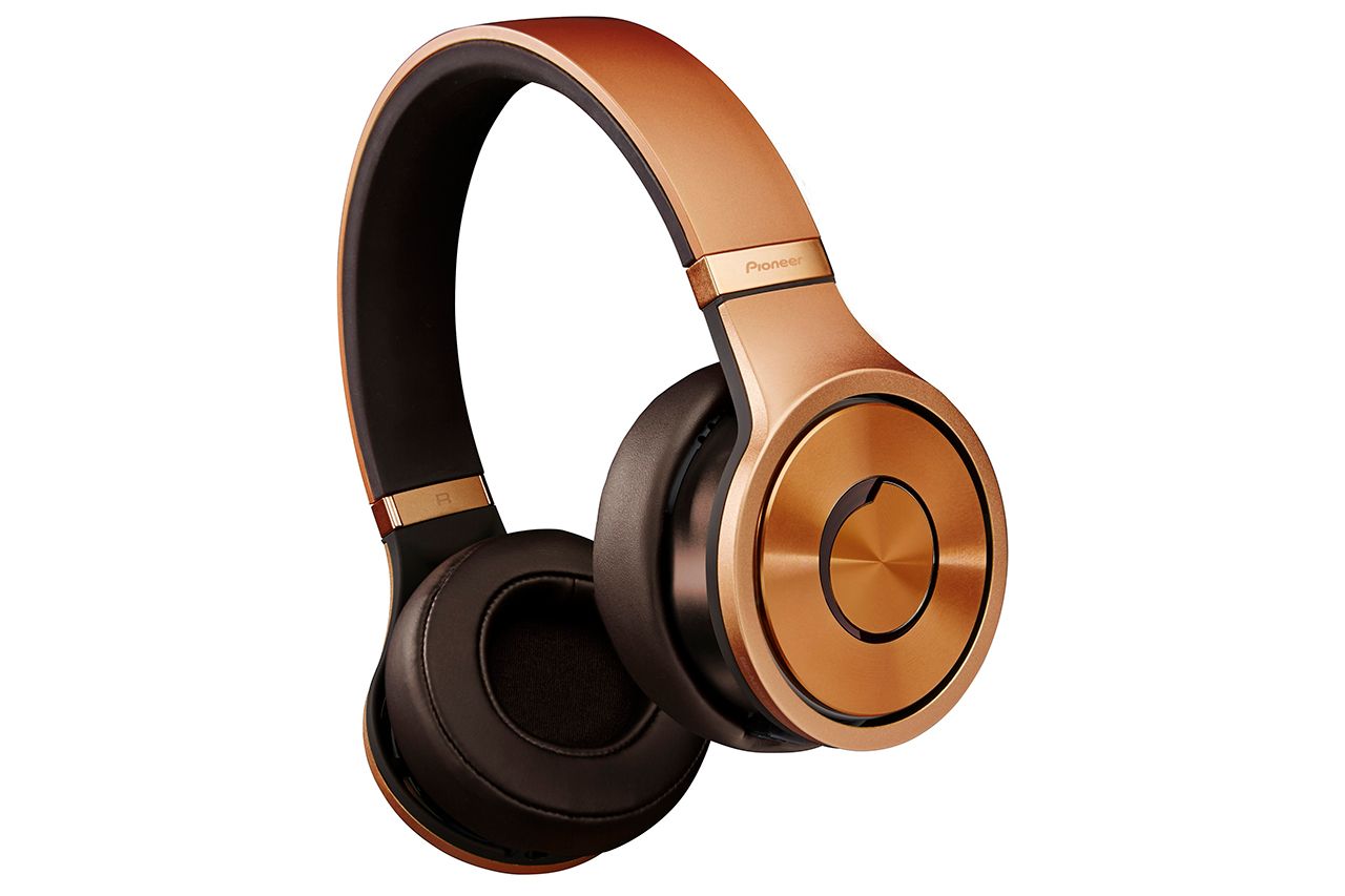 Carry on raving wherever you are with Pioneer's SE-MX9, SE-MX7, SE-CX9 ...