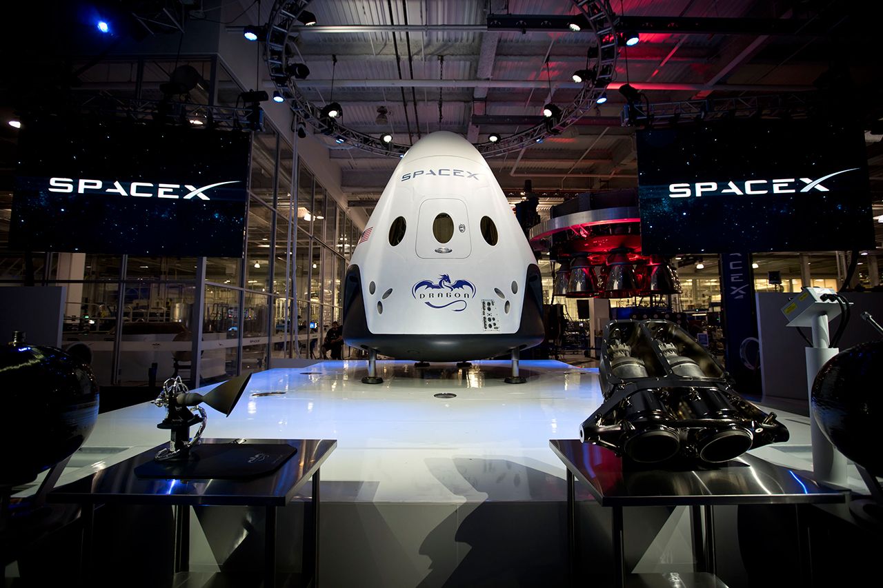 SpaceX V2 spaceship is here as humanity's vehicle to begin colonising ...