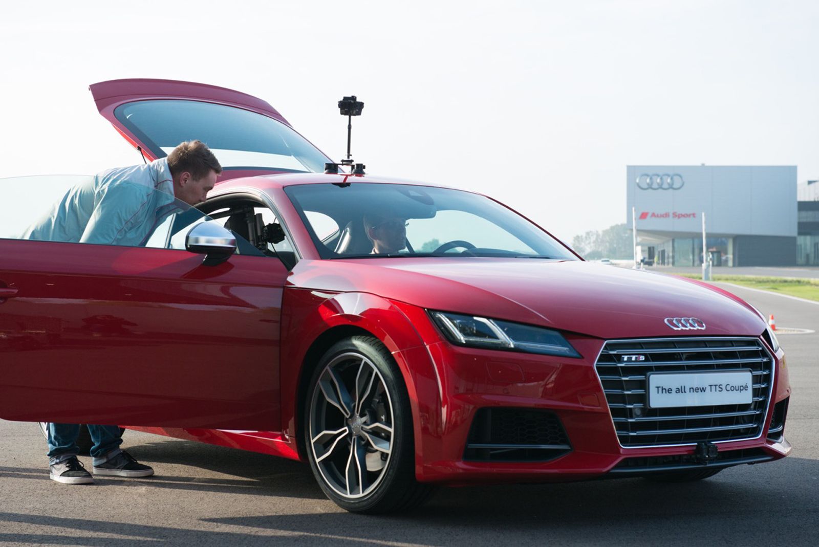 Audi deploys Samsung Gear VR headsets to add virtual reality to Audi TT ...