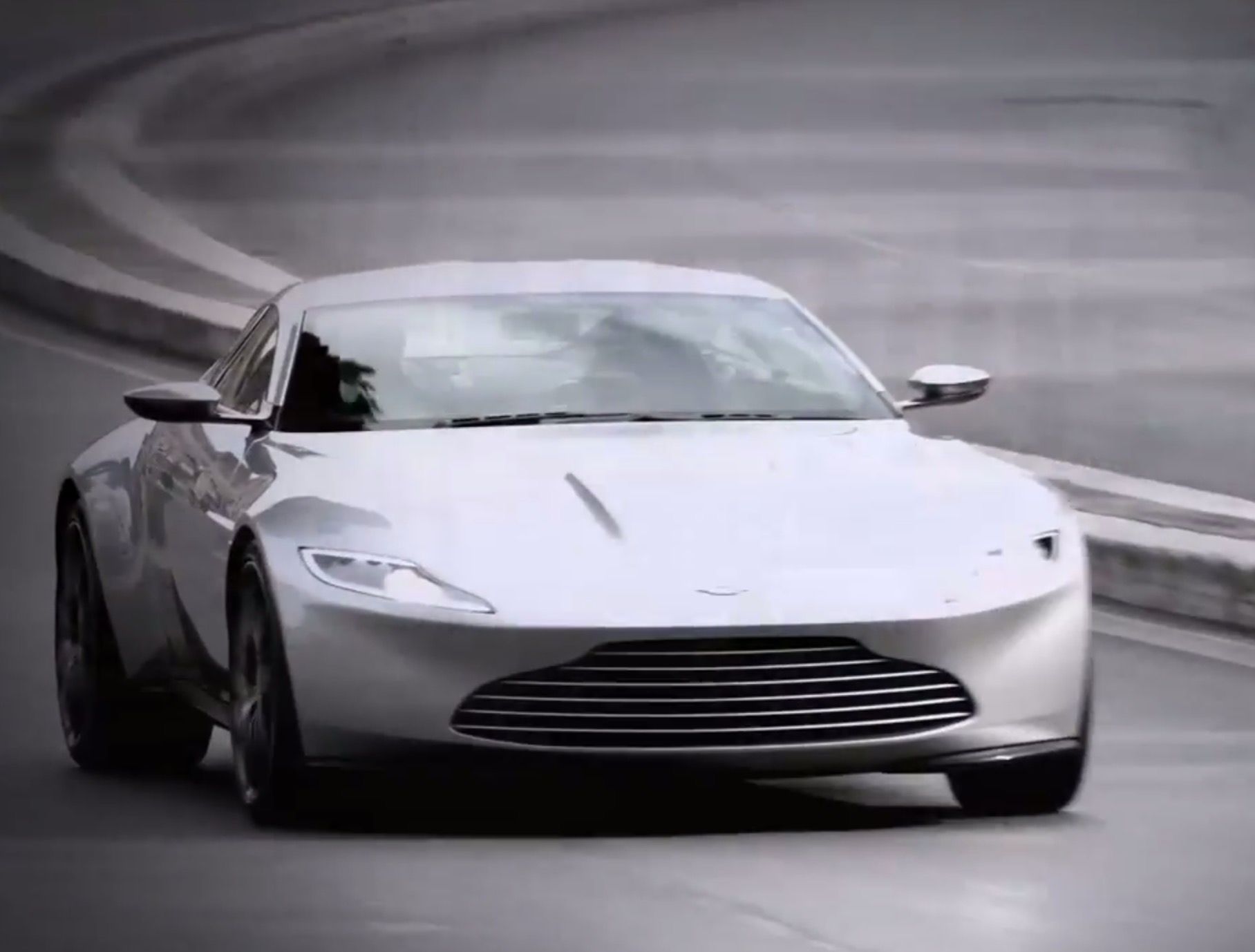 Spectre set footage shows off James Bond's new Aston Martin DB1 in a ...