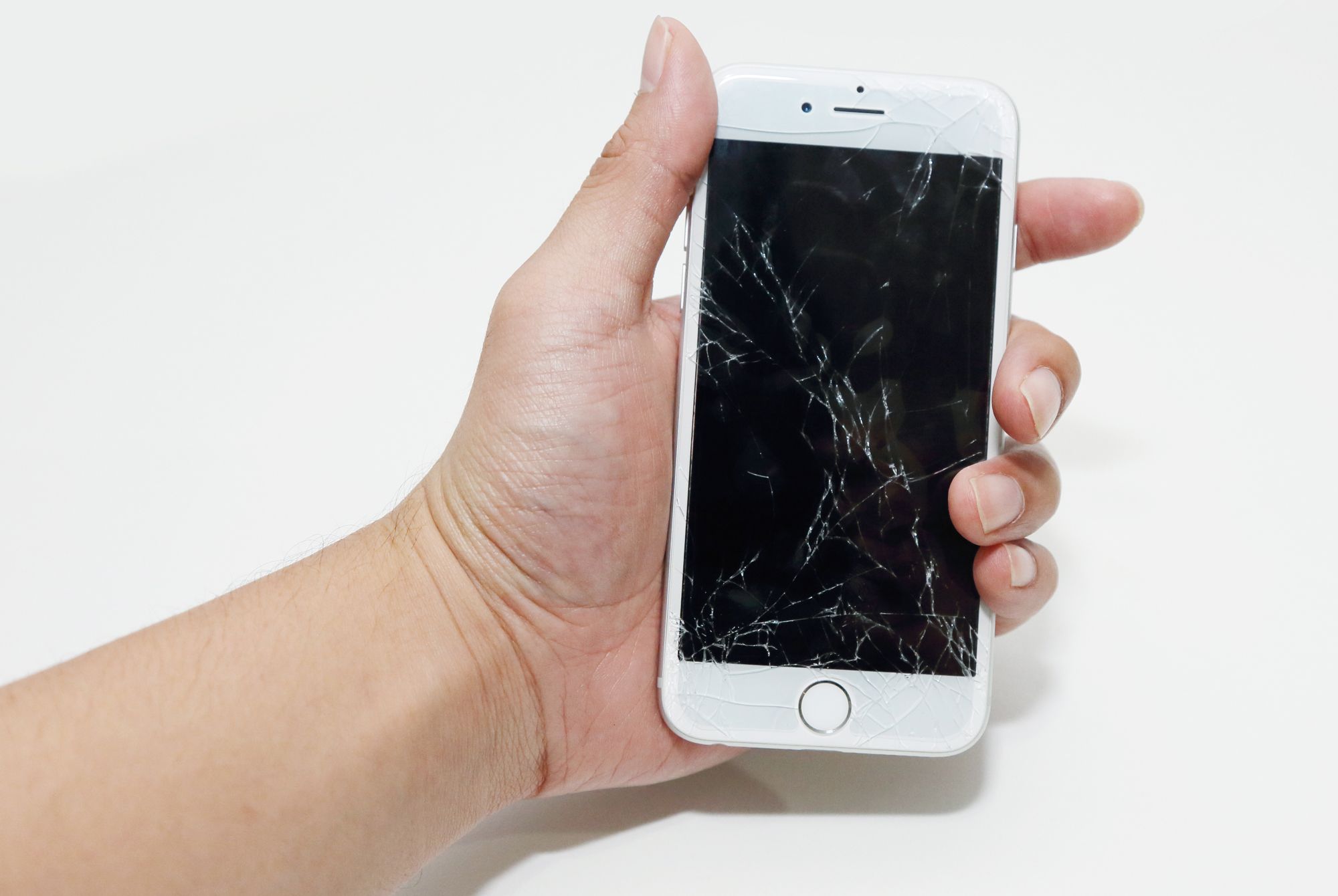 To insure or not to insure? The daftest ways of busting your smartphone