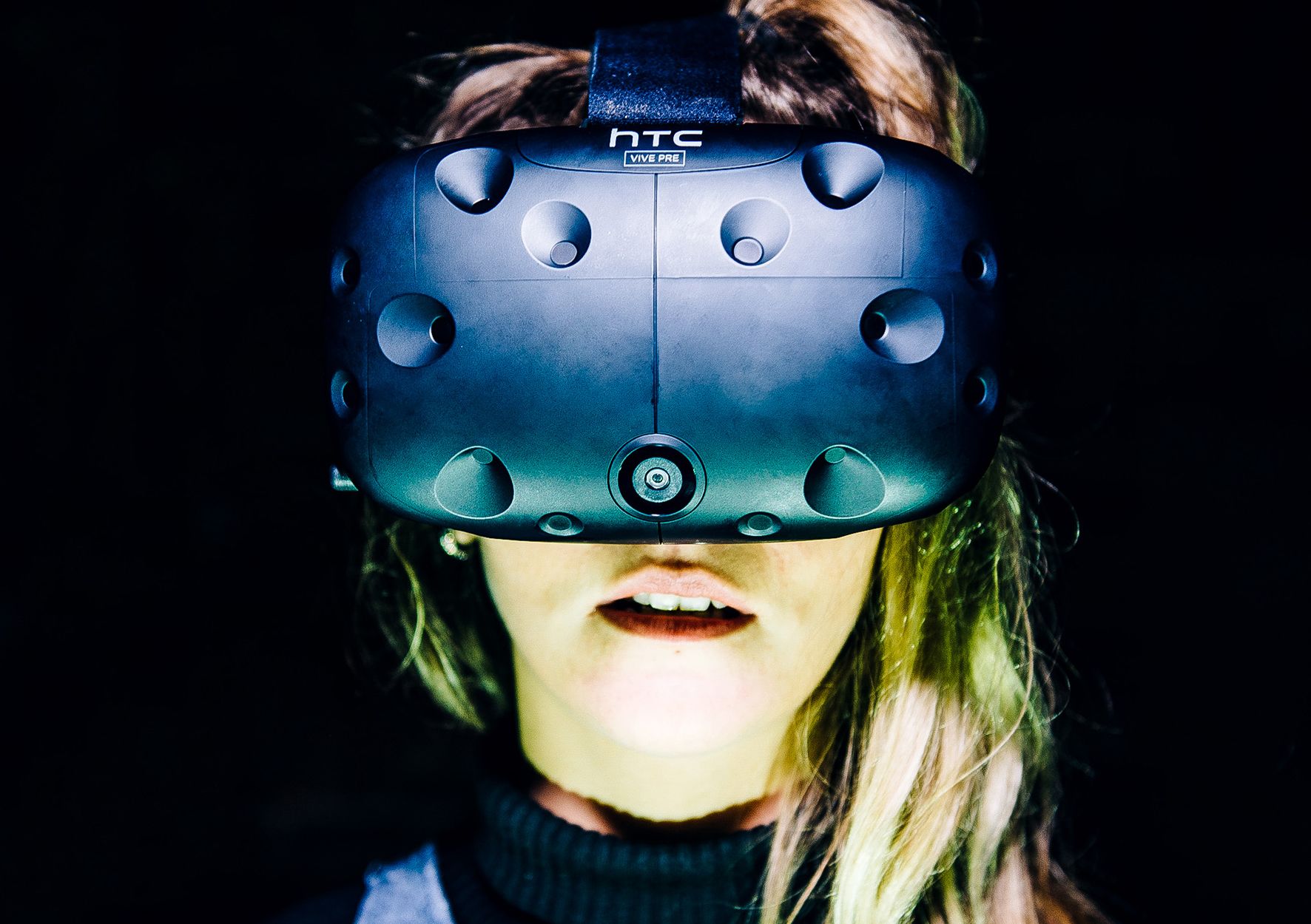 HTC Vive will be available to pre-order and try out from these high ...