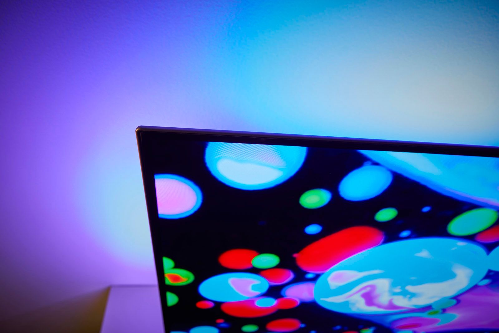 Philips 9002 review: Stunning OLED and Ambilight with P5 processing delights
