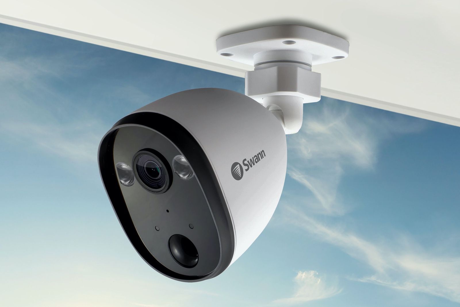 Keep your home secure with the Swann spotlight camera
