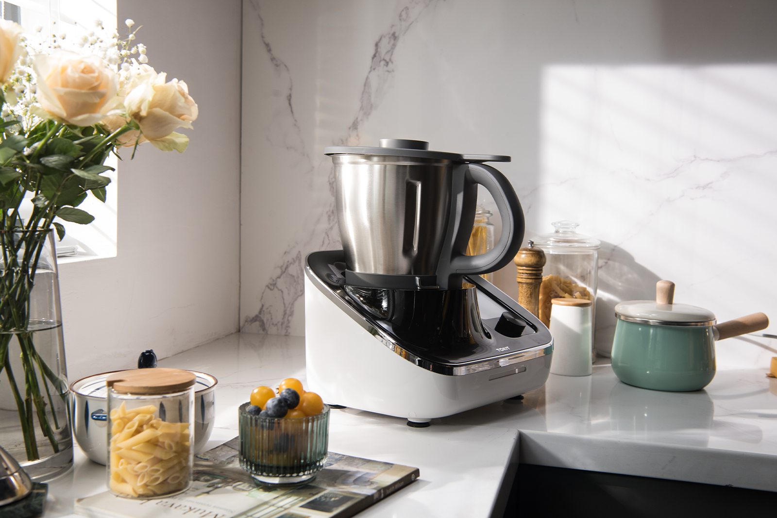 The TOKIT Omni Cook is the perfect smart home kitchen tool