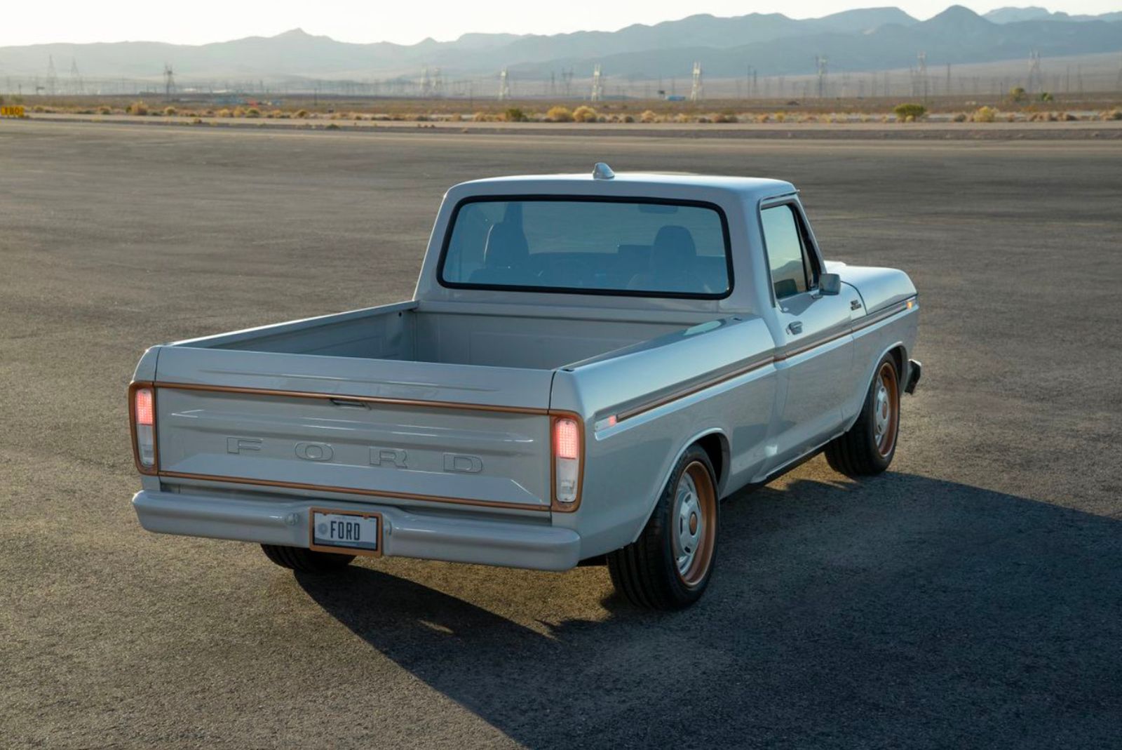 Ford convirtió su clásica camioneta F-100 de 1978 en un magnífico ...