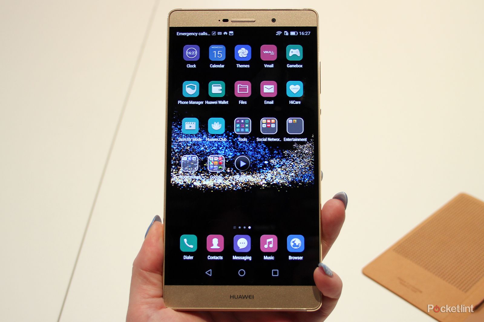 Huawei P8max: A massive, metallic slab