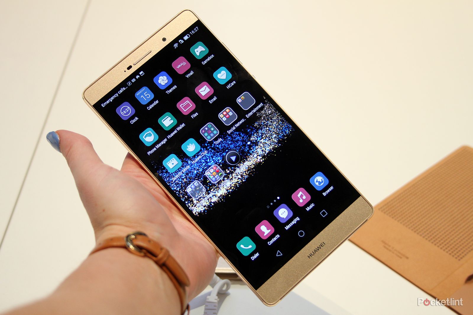 Huawei P8max: A massive, metallic slab