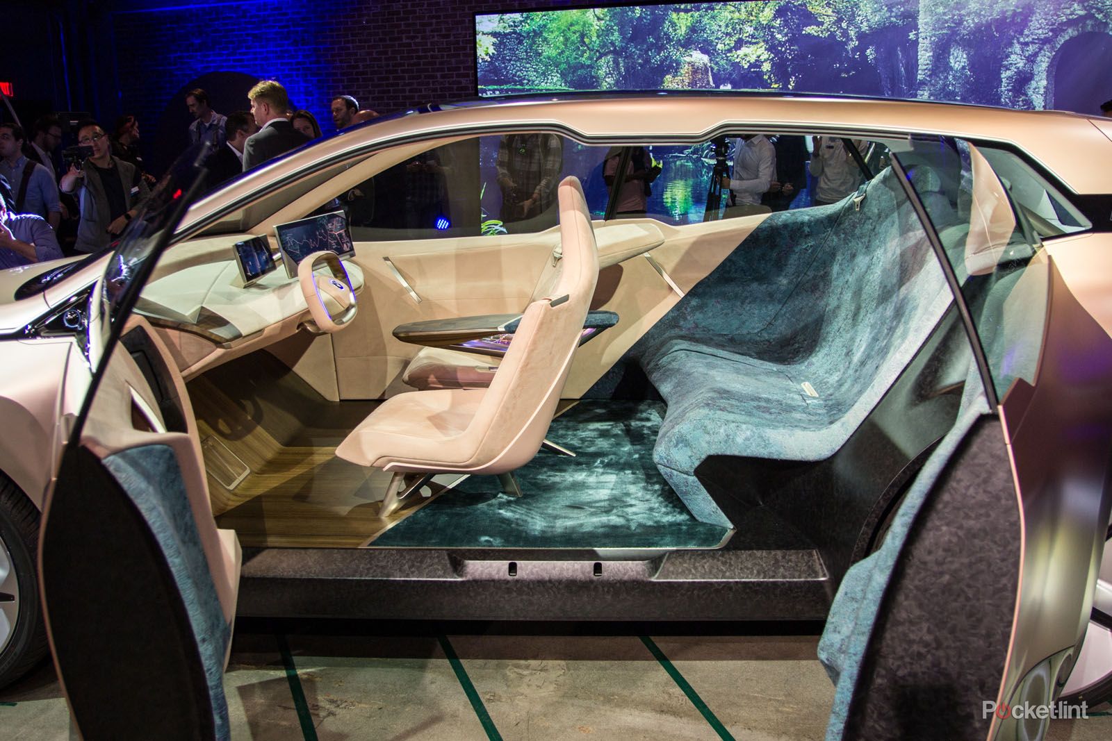 BMW Vision iNext showcases BMW's 2021 autonomous electric SUV