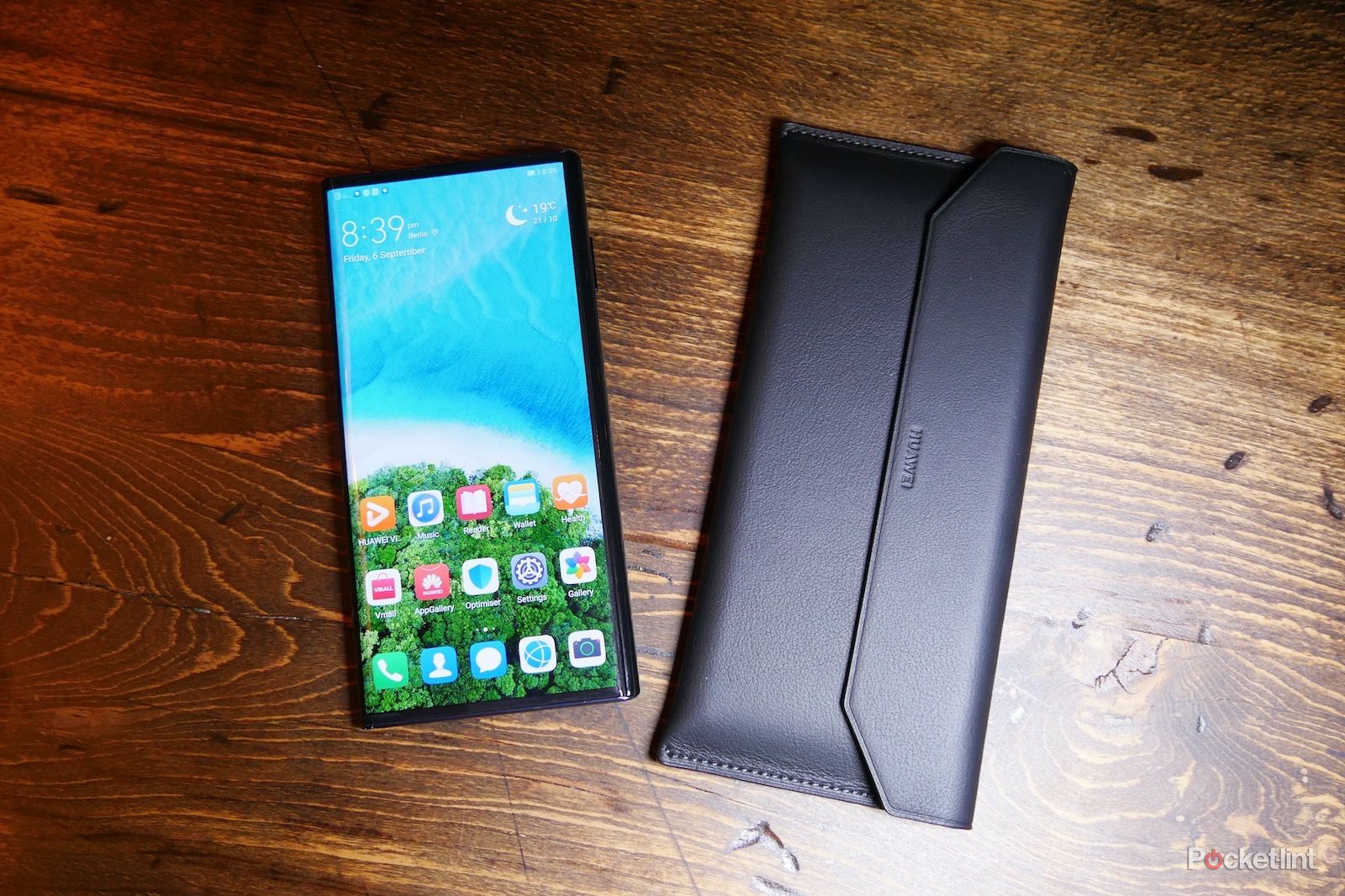 Huawei Mate X initial review: Foldable champ