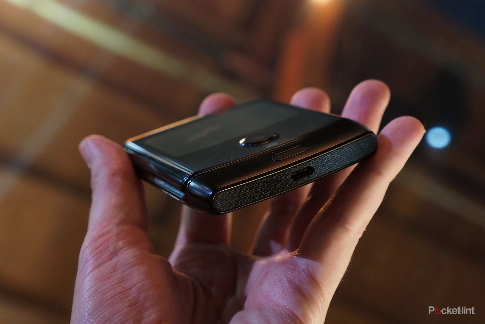 Motorola Razr review: It's flip to be square
