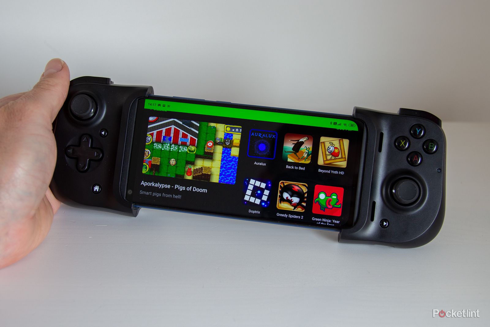 Playing with Razer Kishi: The controller to boost your gaming?