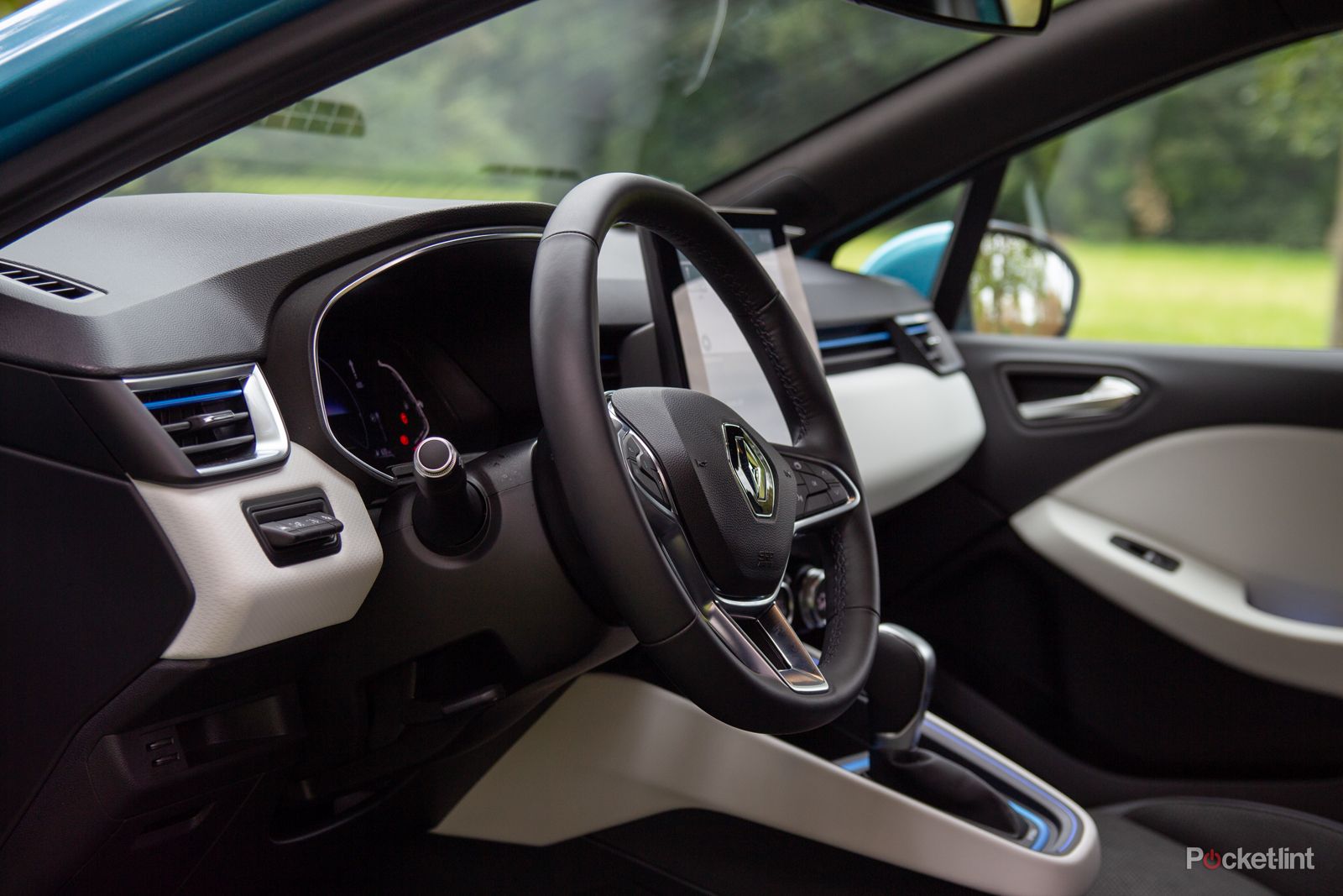 Renault Clio E-Tech Hybrid review: C'est magnifique!