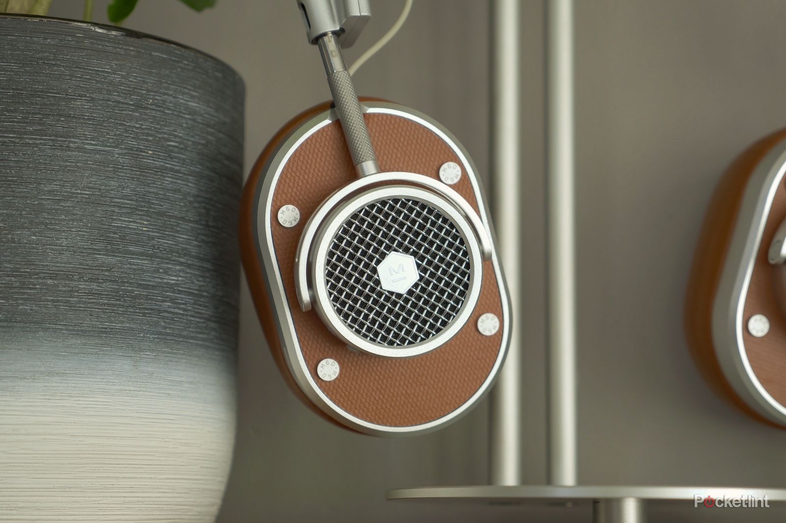 Master & Dynamic MH40 Wireless (v2) review: Vintage looks meet modern ...