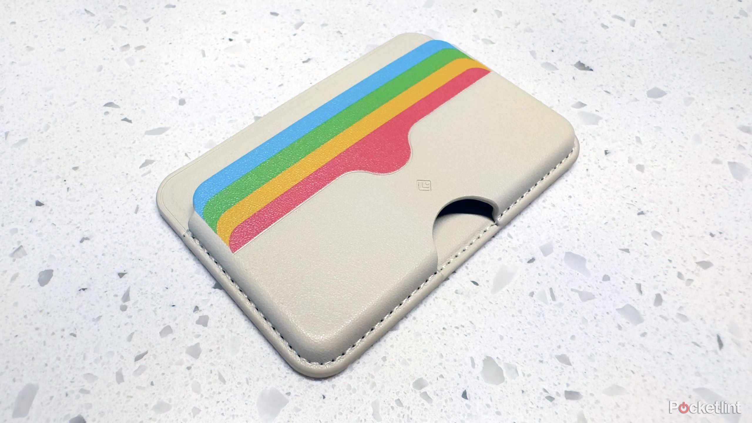 Caseology Magnetic Wallet review: Enjoyable but mediocre